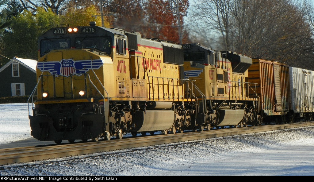 UP 4076 NS train #33E
